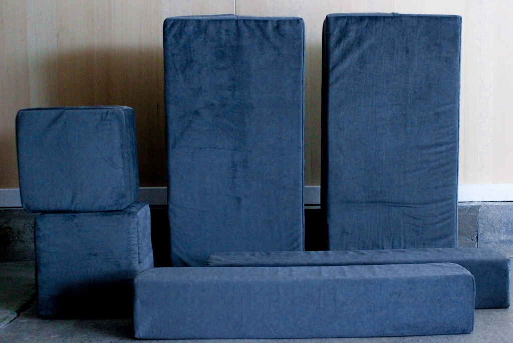 Cushy Kits – Cushy Couch