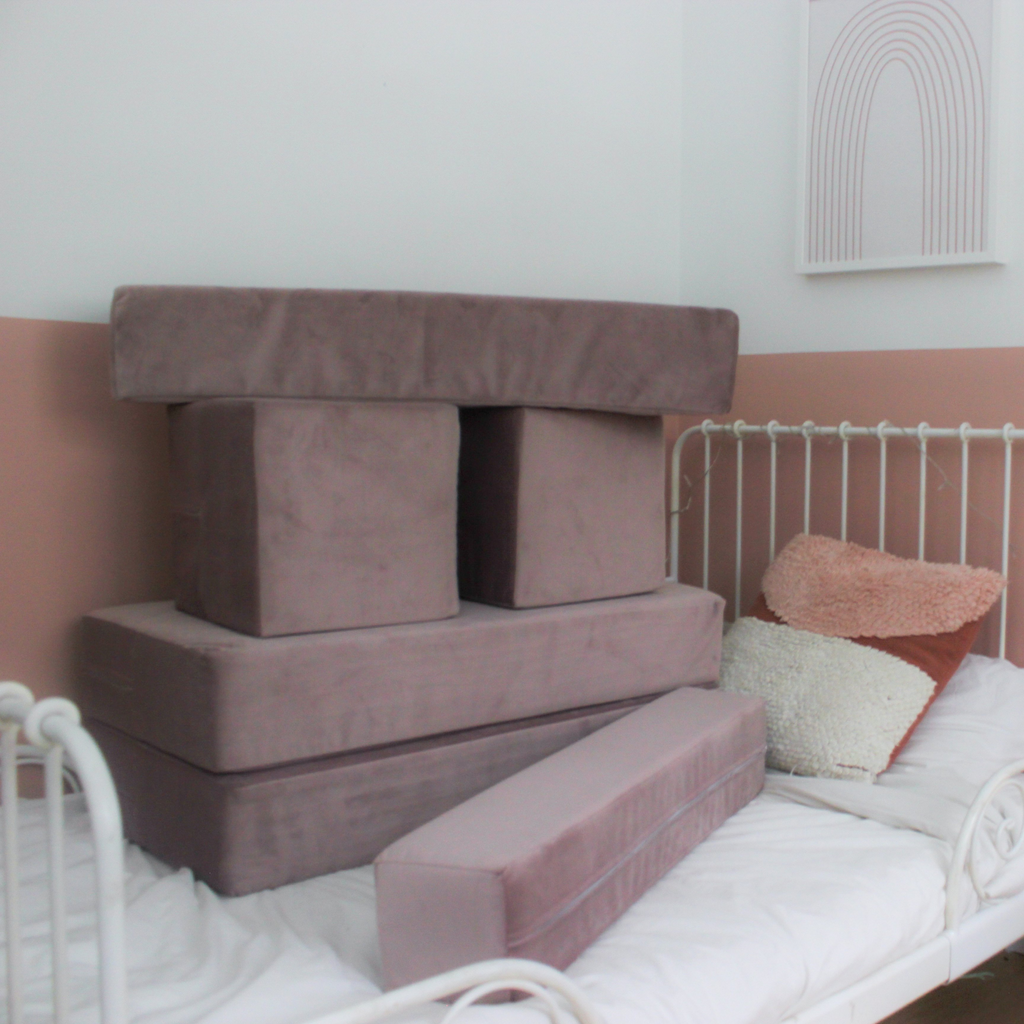 Cushy Kits – Cushy Couch